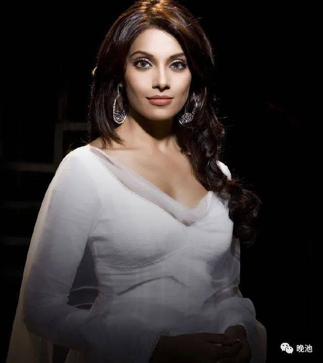 C罗八任女友大盘点！谁最漂亮？伊莲娜相守五年历时最久（多图）|阿特金森|C罗|伊莲娜_新浪新闻