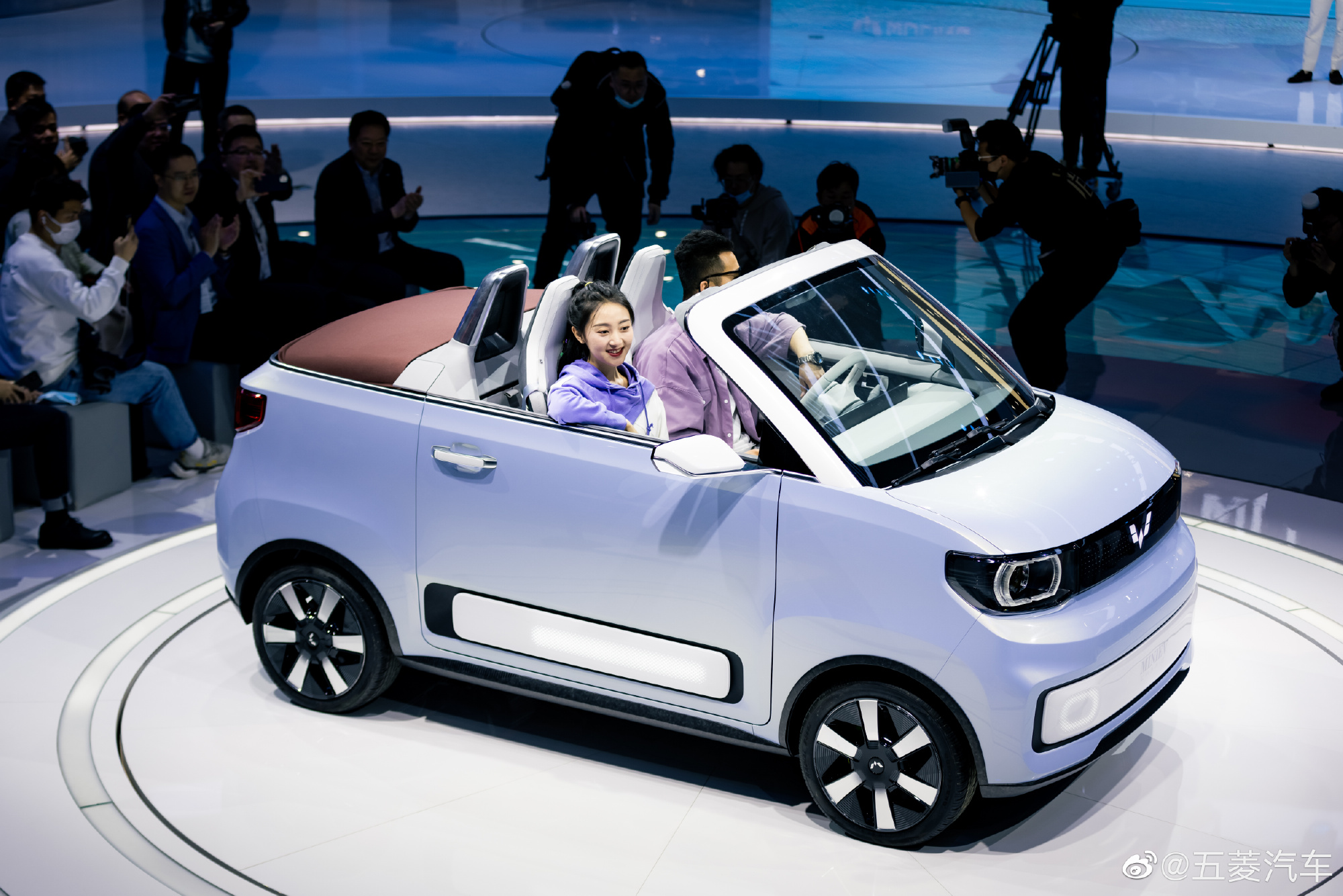 4万块起售？五菱宏光MINIEV敞篷版来了：续航达300公里__财经头条