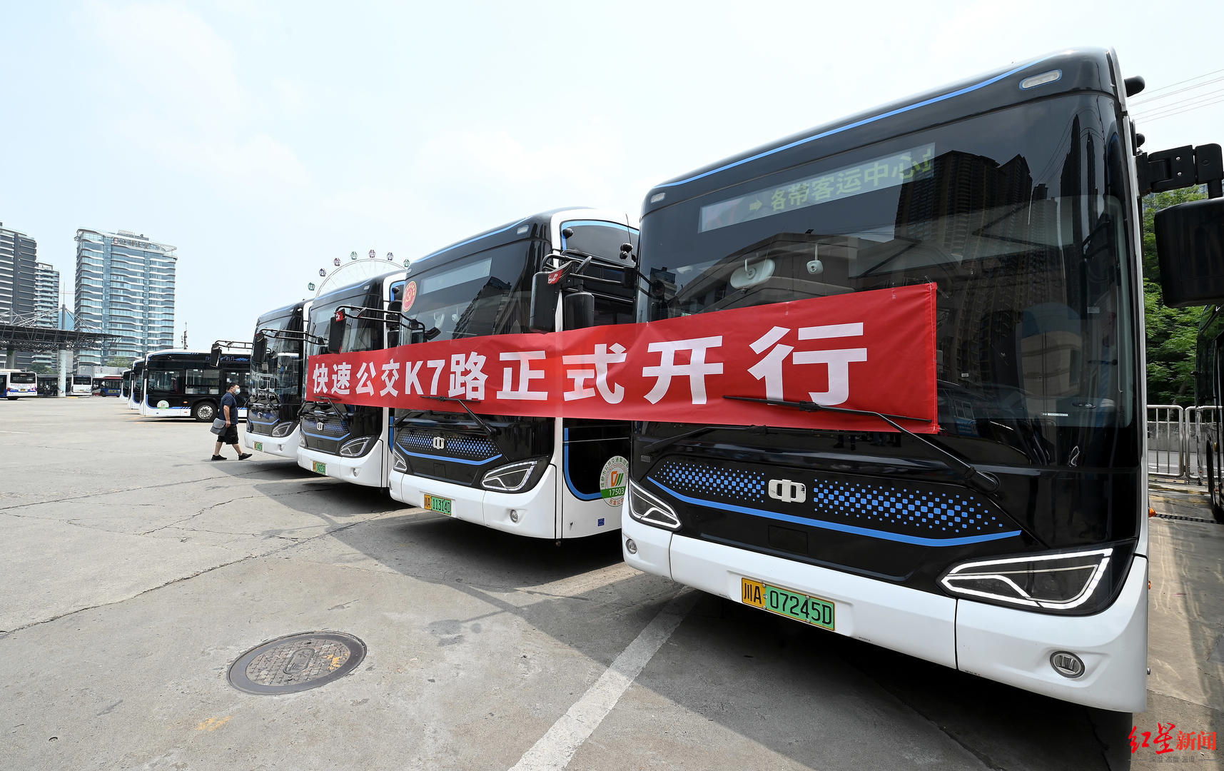 记者提前试乘快速公交K7线：全程不停车，五桂桥50分钟到洛带__财经头条