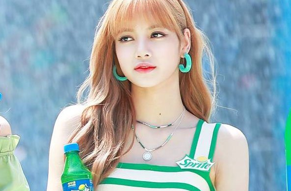 Lisa离退圈最近的一次，刚出道就被全网黑，她的三个姐姐有多好