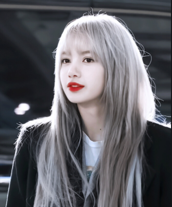 Lisa离退圈最近的一次，刚出道就被全网黑，她的三个姐姐有多好