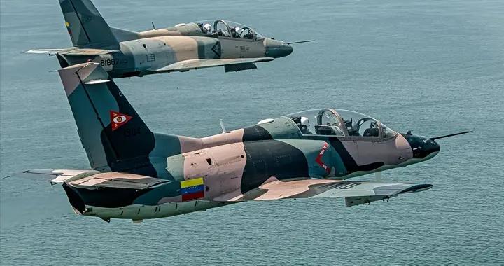 委内瑞拉传来好消息，中式教练机打爆入侵不明飞机，K8W实力强悍|委内瑞拉空军|美国|南美|空军|贩毒集团_新浪新闻