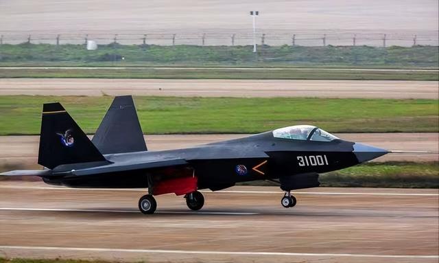 歼35第三架原型机曝光，外形科幻，亚太F35将迎来劲敌|航母|舰载机|F35_新浪新闻