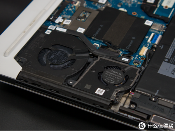 大屏轻薄，极致体验——Alienware X17R2评测__财经头条