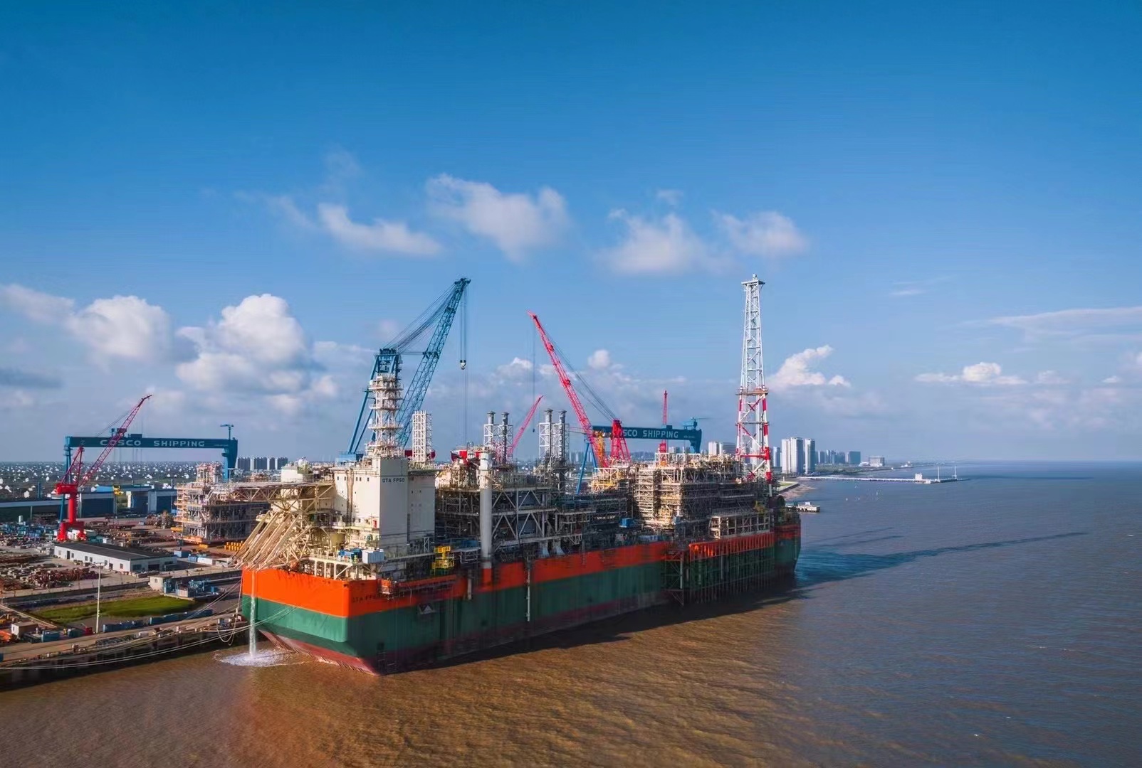 我登上了一座海上巨无霸，它的日产气量可供全上海家庭用三天_手机新浪网