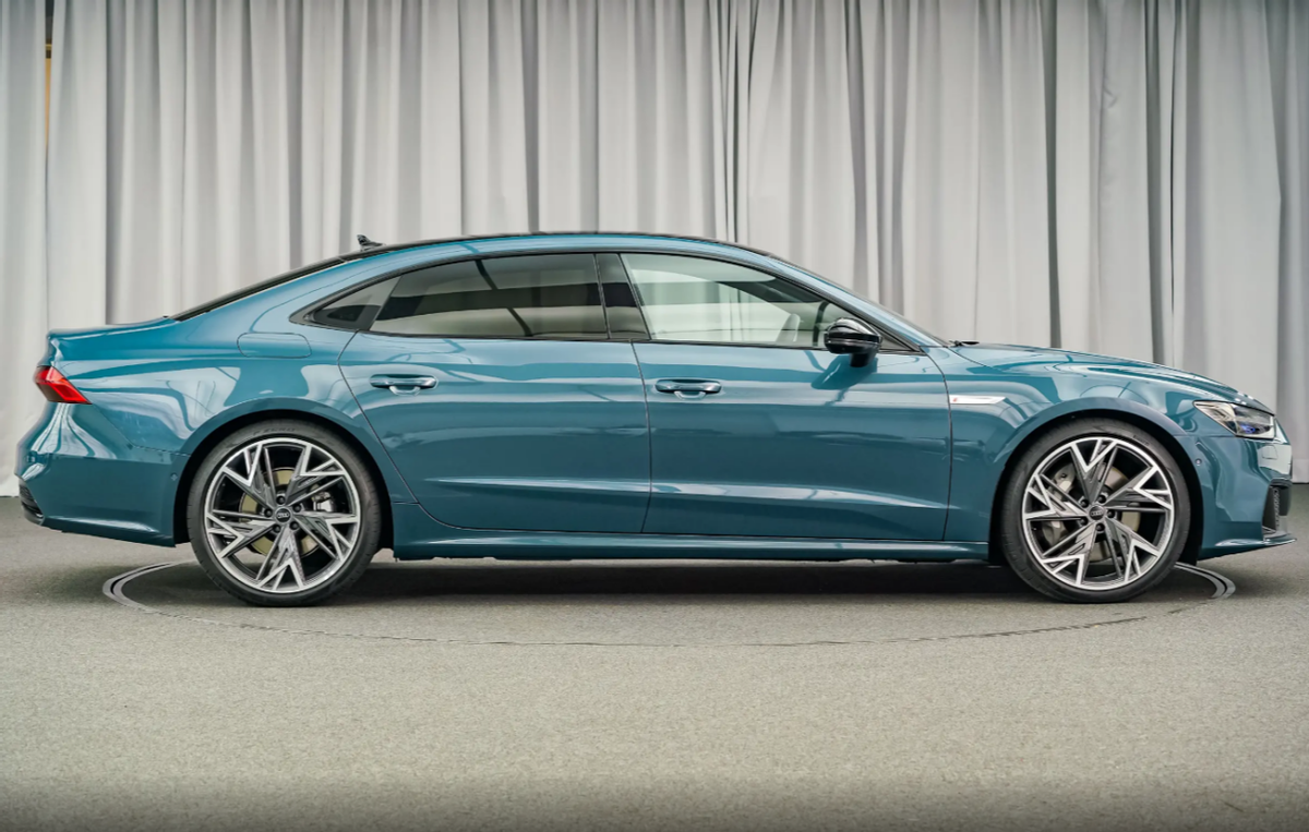 试驾上汽奥迪A7L行政家用都合适，造型动感又优雅