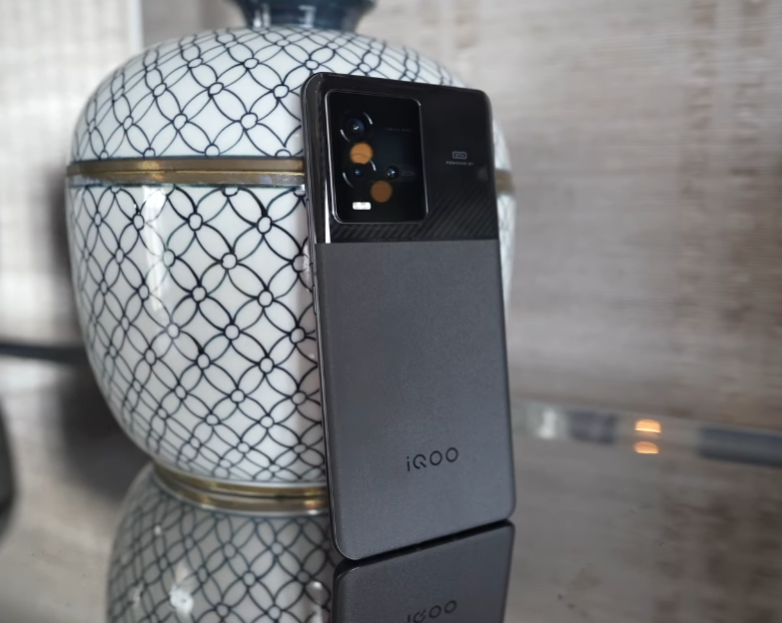 iQOO10使用7天了，如果你也想买？有一个“小缺点”需要提前知晓__财经头条