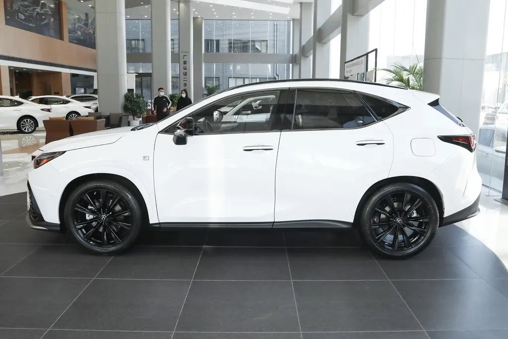 原装纯进口，还是豪华中型SUV，不到32万起，雷克萨斯NX值不值-新浪汽车