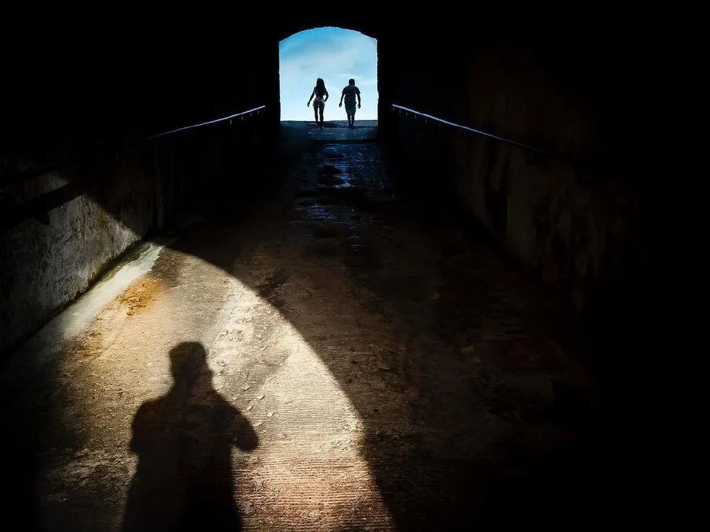 摄影师 Kai Hsiao 镜头里的光影街头__财经头条