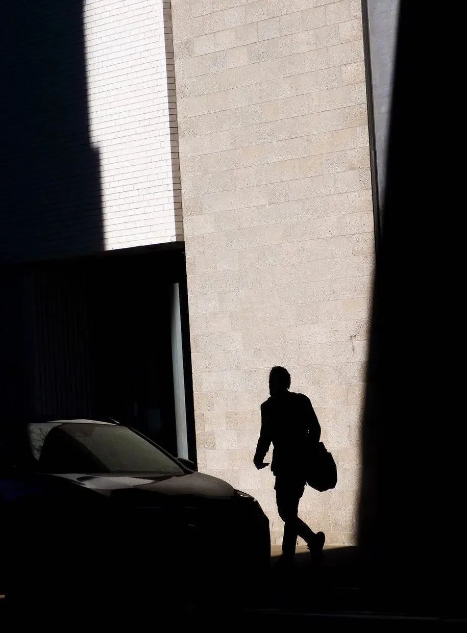 摄影师 Kai Hsiao 镜头里的光影街头__财经头条