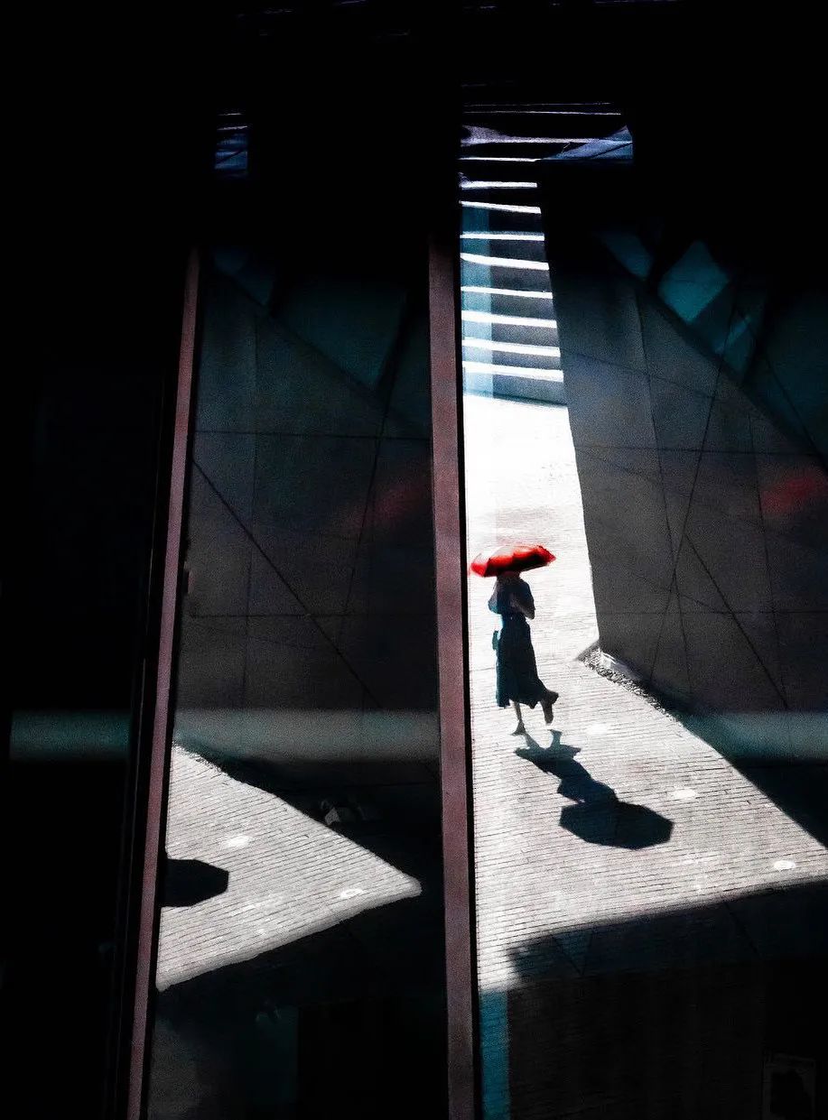 摄影师 Kai Hsiao 镜头里的光影街头__财经头条