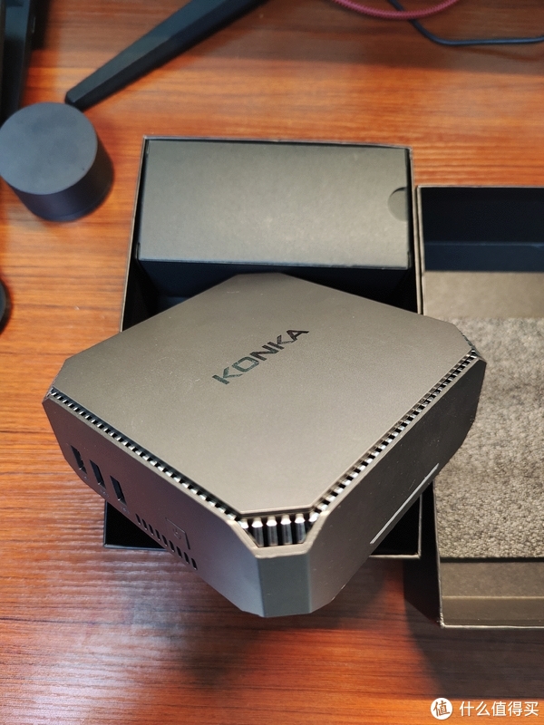 康佳KONKA小主机开箱上手及简单拆机评测__财经头条