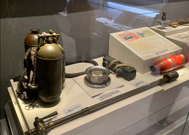 军博这件喷火器，见证了解放军从小米加步枪到陆海空协战的蜕变