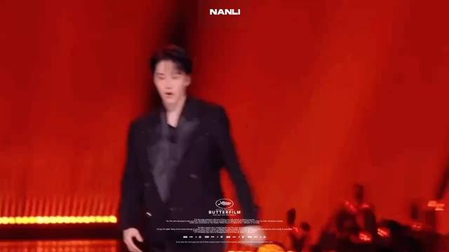 Mike好帅 不得不说，他的舞台表演真的太让人震撼了吧……_新浪新闻