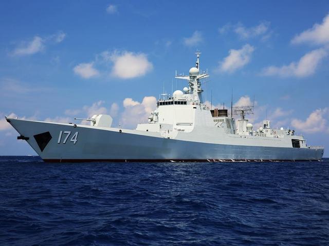 052D身披俄式深灰色涂装，亮相俄防务展，俄海军很心动但是不能买|俄罗斯海军|俄罗斯|导弹驱逐舰_新浪新闻