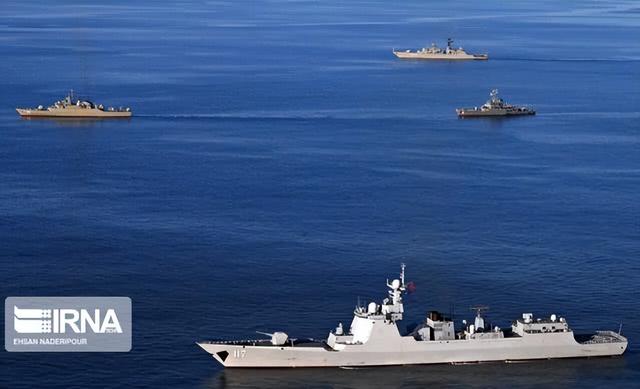 052D 054A 075身披俄式深灰涂装参展，俄海军开口就能跑步现代化|两栖攻击舰|俄罗斯海军|052D型_新浪新闻