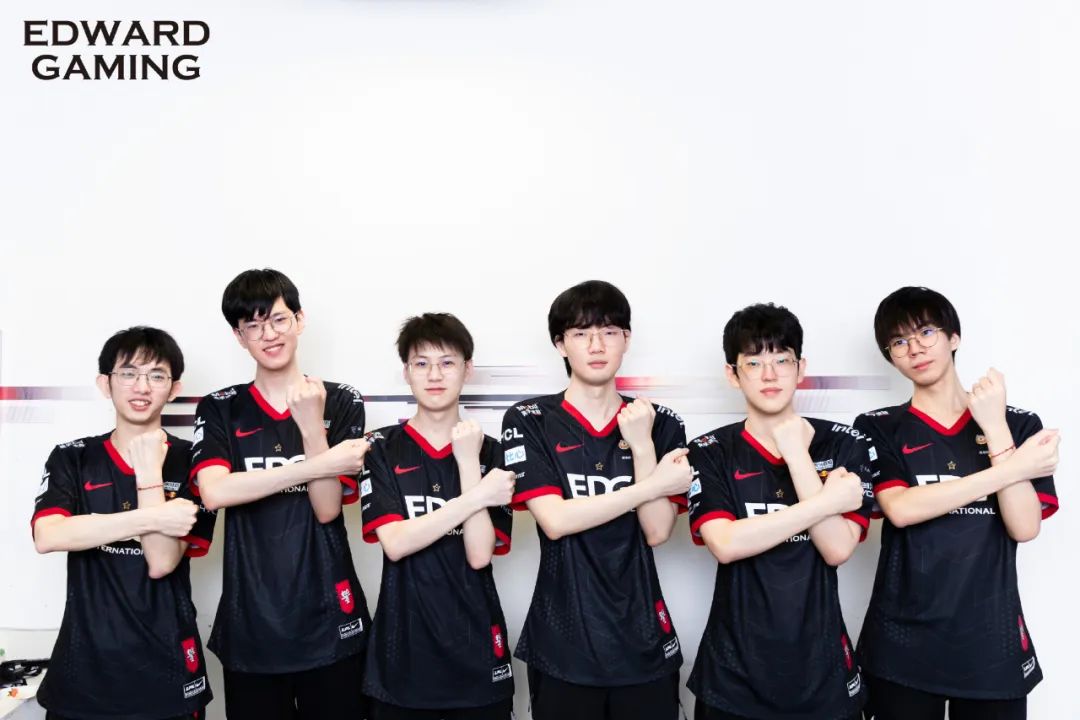 EDG击败LNG晋级败者组决赛，后者仍有机会晋级S12|edg|LNG|MVP_新浪新闻
