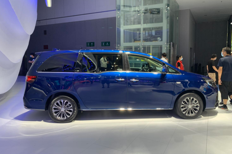 30万级豪华MPV推荐，腾势D9、别克GL8和梦想家怎么选？-新浪汽车