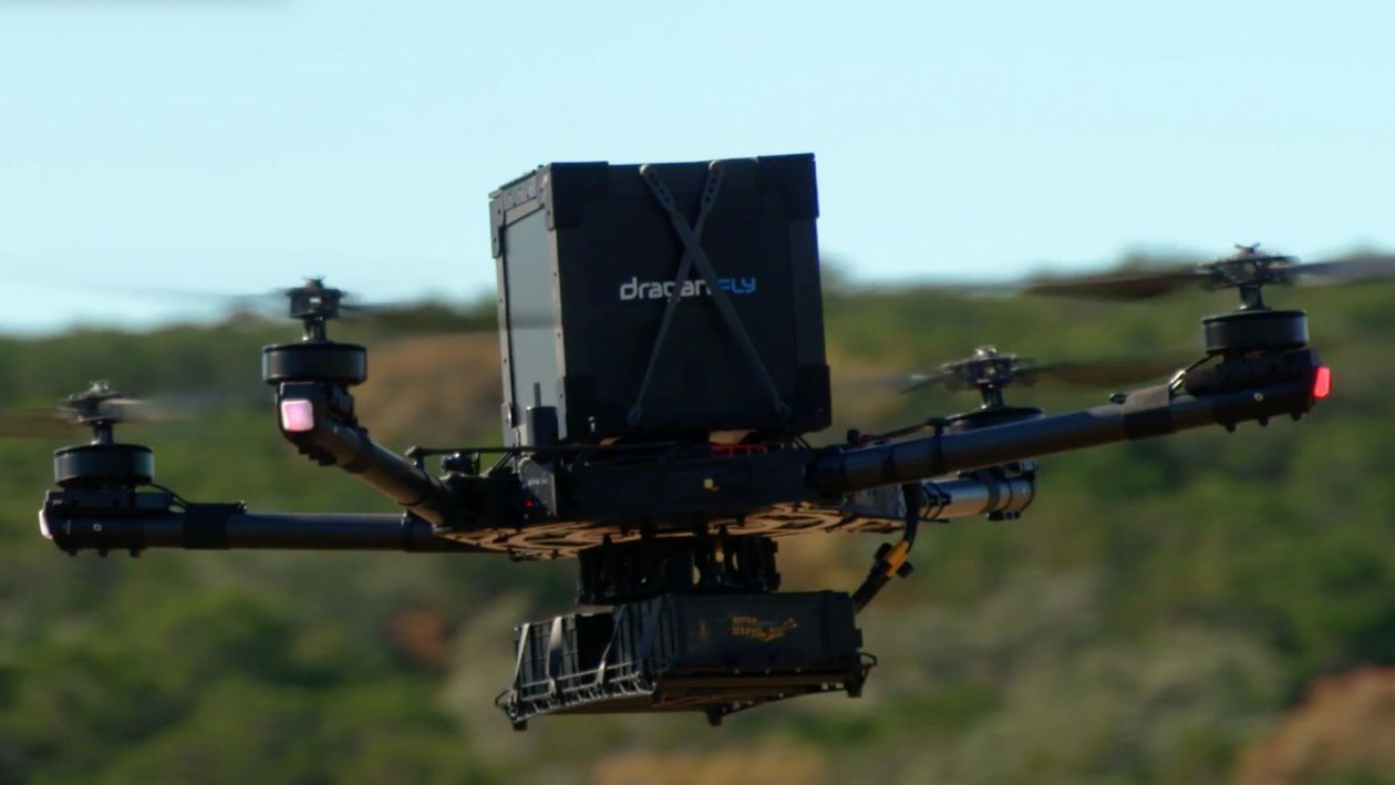 “不受地形限制！”扫雷无人机在乌克兰协助探测地雷__财经头条