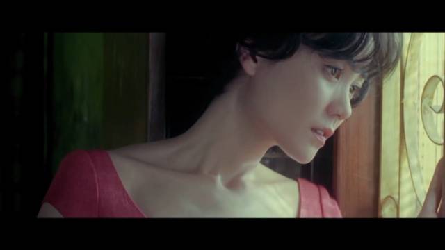 绝了！神仙合作！想看王家卫拍王菲！《2046》里美得呀！_新浪新闻