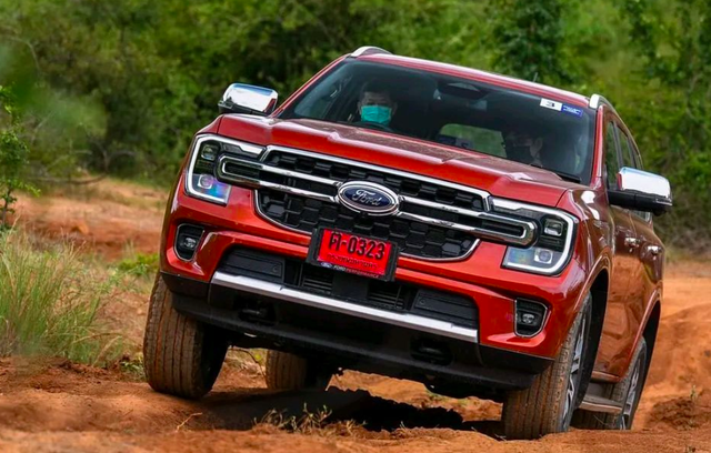 全新福特撼路者越野版实车曝光 车长5米 3.0T+10AT-新浪汽车