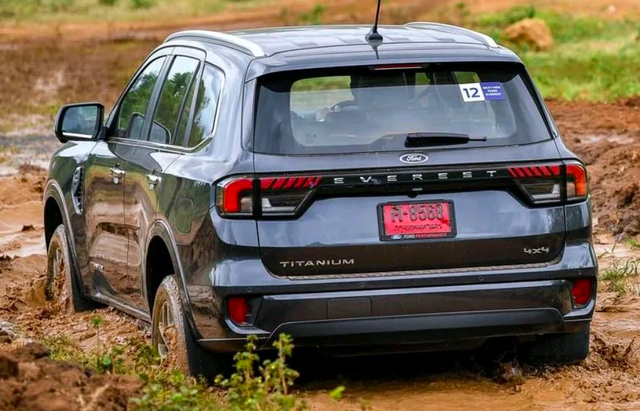 全新福特撼路者越野版实车曝光 车长5米 3.0T+10AT-新浪汽车