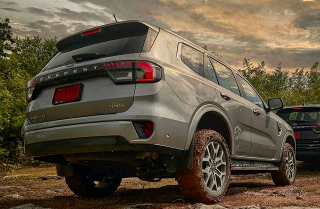 全新福特撼路者越野版实车曝光 车长5米 3.0T+10AT-新浪汽车