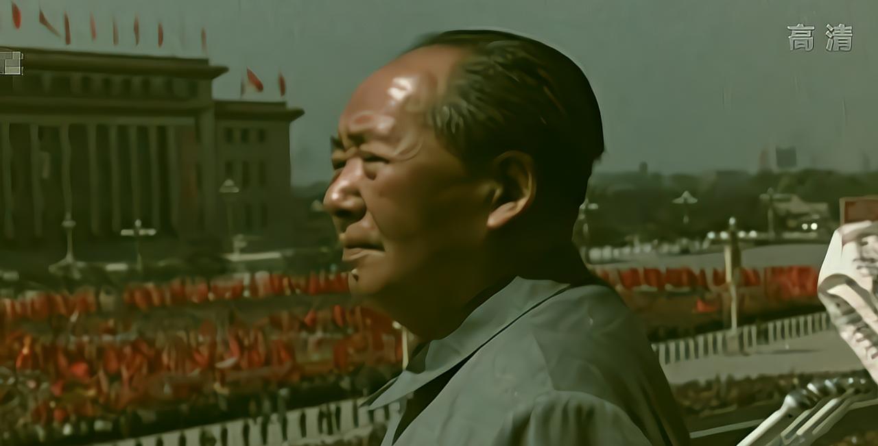 1970年国庆阅兵，毛主席站在天安门城楼上，向美国传递了一个信号|国庆阅兵|美国|毛泽东_新浪新闻