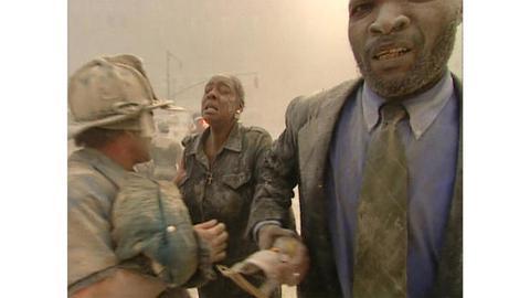 911事件现场独特视角画面曝光：镜头前一度漆黑一片，街头犹如世界末日__财经头条