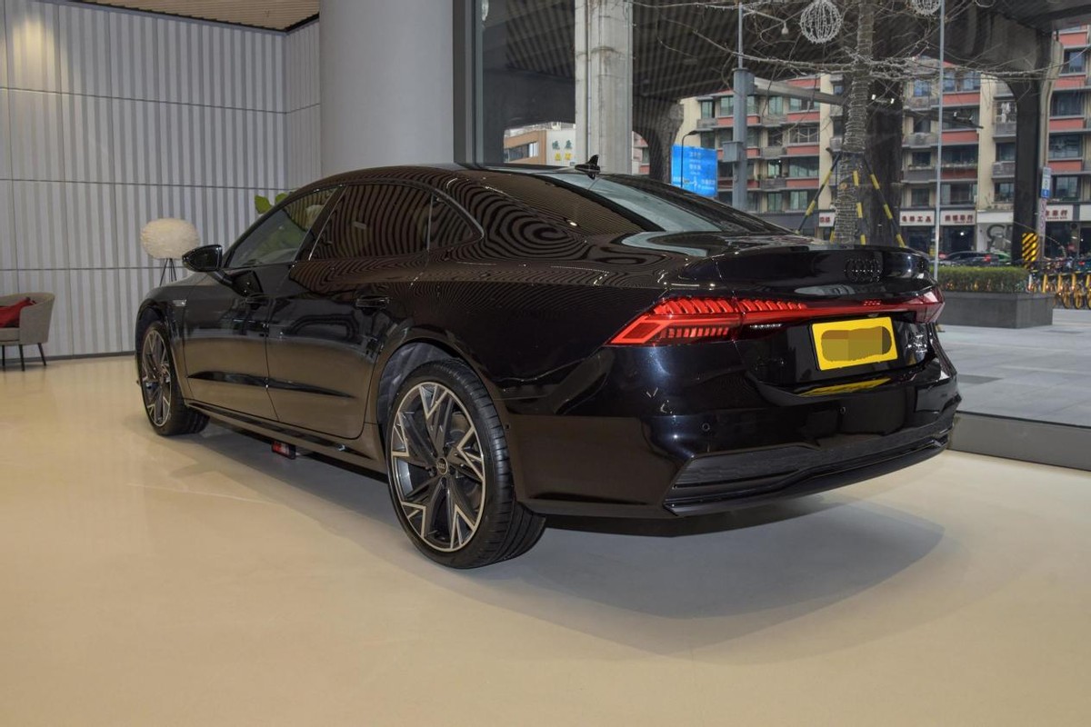 战斗车身+3.0T发动机，上汽奥迪A7L实现“007”风范-新浪汽车