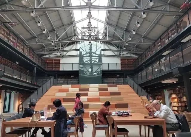 阅读空间丨北京高颜值图书馆又刷屏了！|图书馆|首都图书馆|藏书楼_新浪新闻