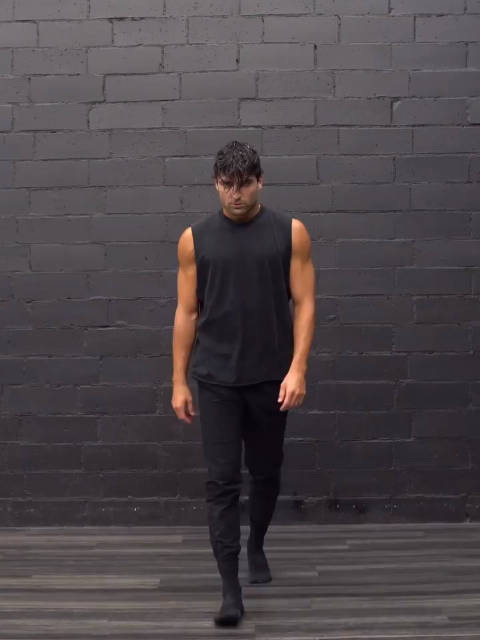 肌肉线条力量 跳一段自己的舞蹈 Jan Ravnik ·|舞蹈_新浪新闻