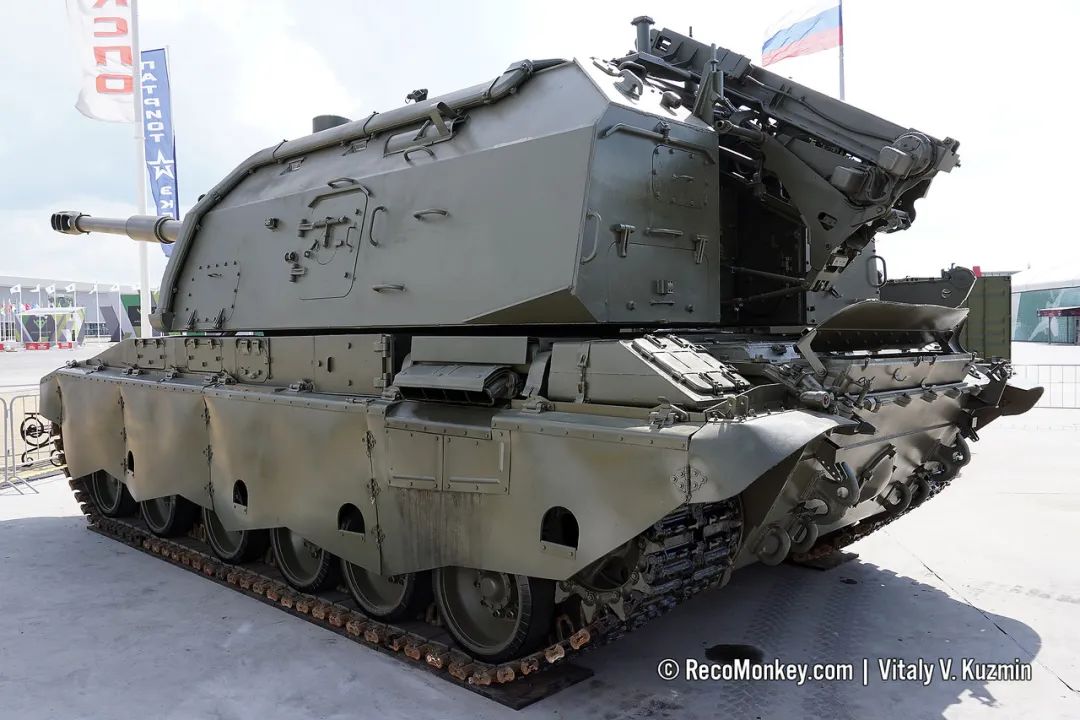 俄军撤退扔下的自行火炮，外形普通，内部却经历大升级__财经头条