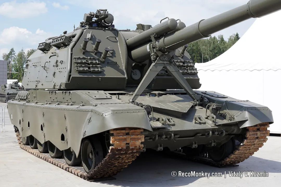 俄军撤退扔下的自行火炮，外形普通，内部却经历大升级__财经头条