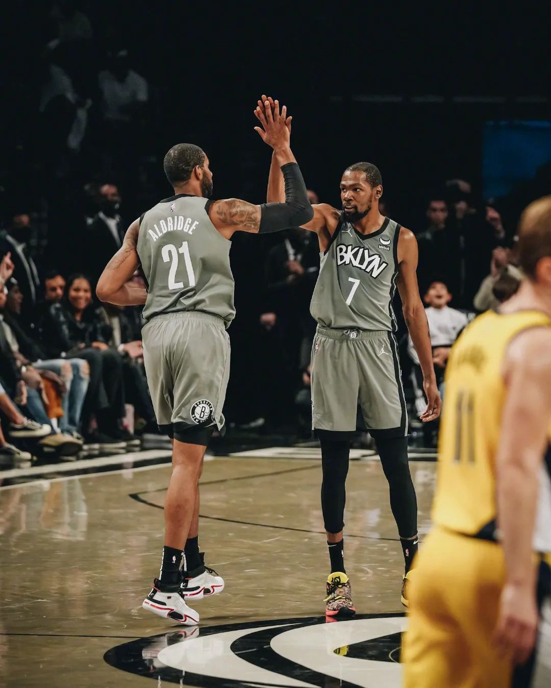 再见了，NBA！16年的生涯结束……|拉马库斯·阿尔德里奇|路易斯·阿德里亚诺|NBA_新浪新闻