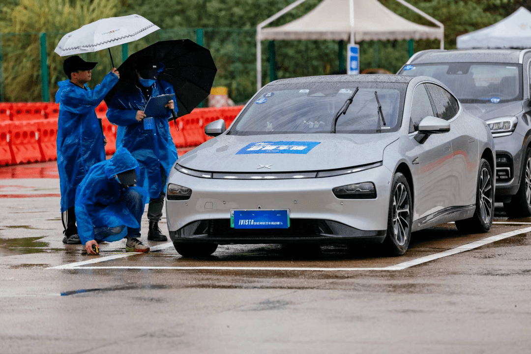 聚焦IVISTA挑战赛：30多款智能网联汽车PK，无人驾驶征服8D山城-新浪汽车