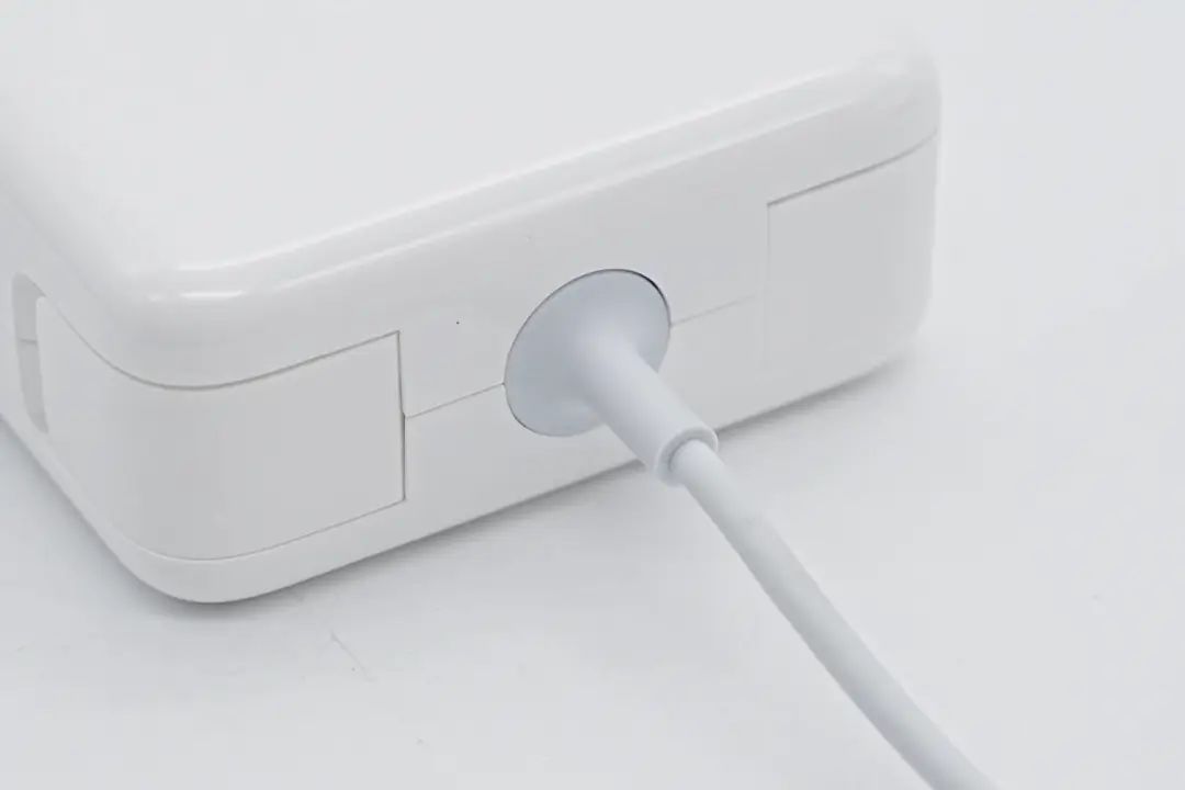 拆解报告：苹果45W MagSafe充电器__财经头条