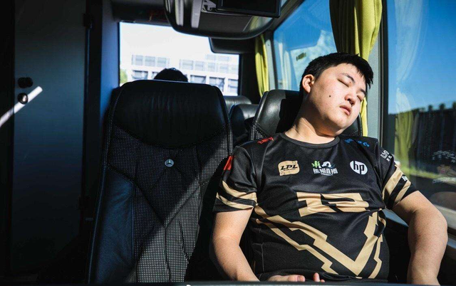 宁愿“吃翔”也不打替补！Mlxg跟RNG彻底决裂，到底有多大仇？__财经头条