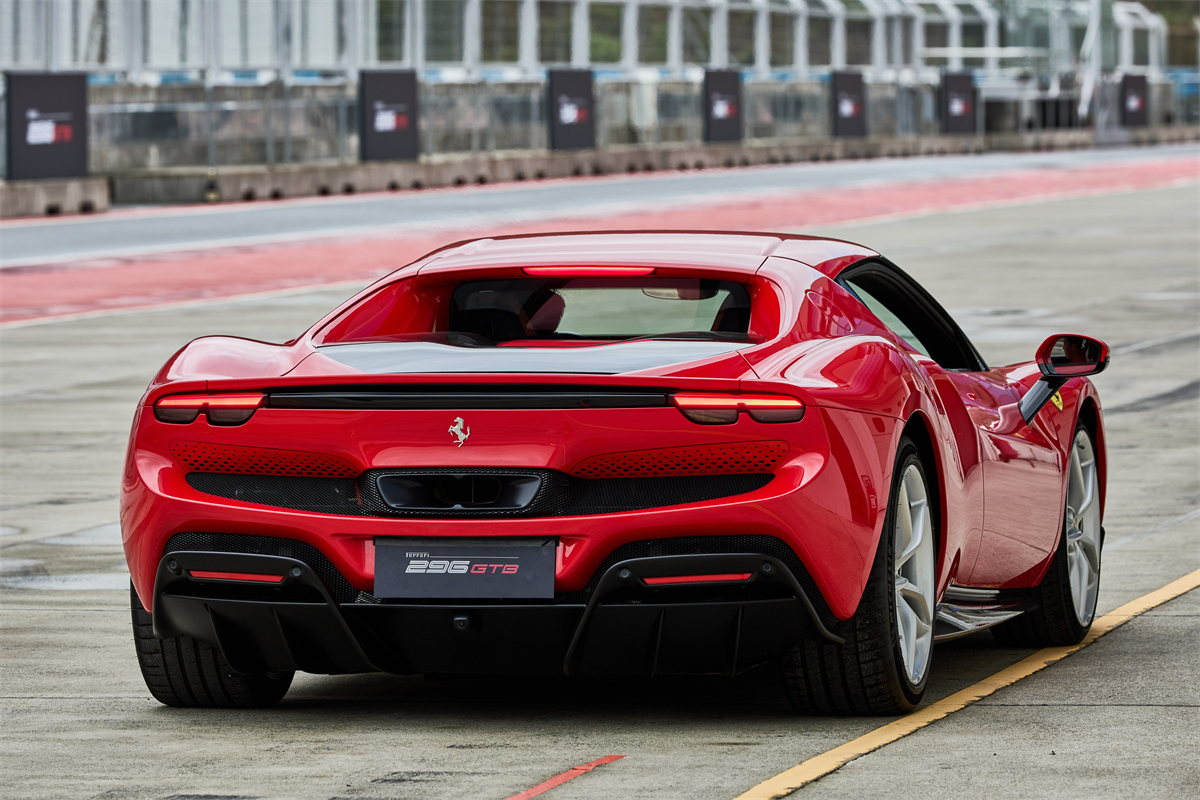 试驾｜法拉利296GTB：塑造V6超跑时代的标杆|法拉利_新浪财经_新浪网