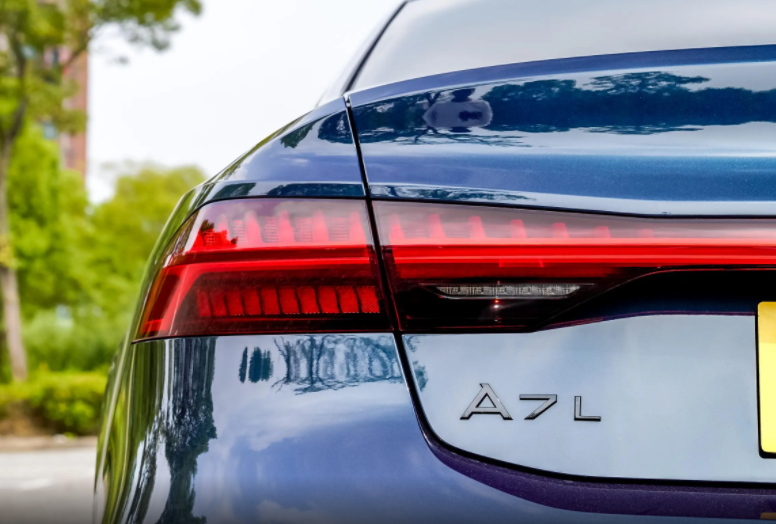 无框车门设计个性十足，上汽奥迪A7L入门仅41.87万元-新浪汽车