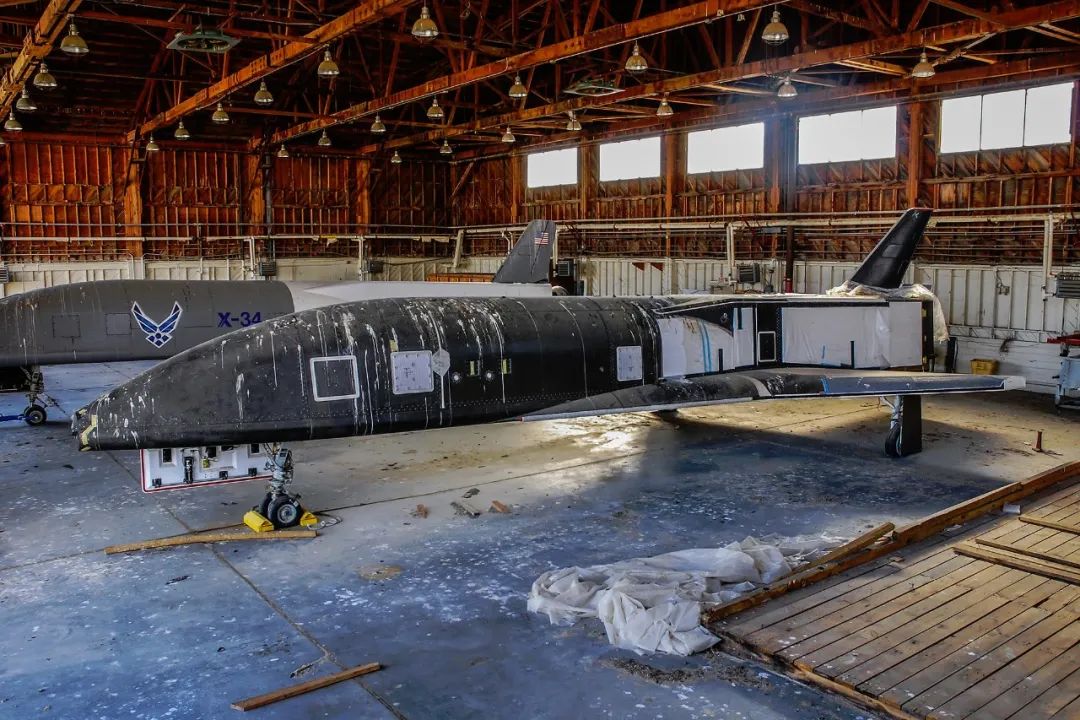 美国跨世纪空天飞机X-34， 如今到处都是鸟屎，锈迹斑斑成了垃圾|NASA|美国_新浪新闻
