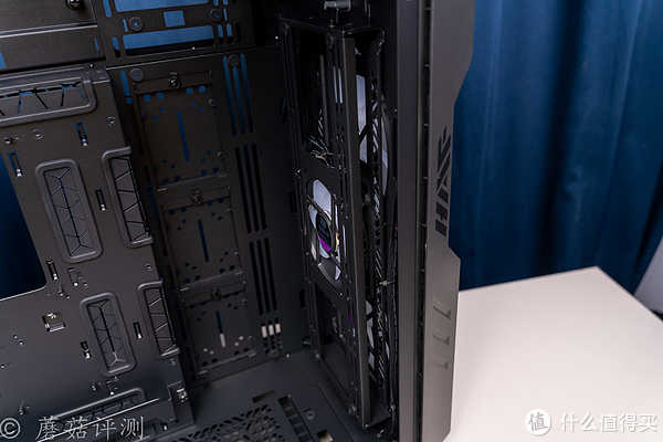 空间巨大且灵活多变，免工具安装超便捷、酷冷至尊HAF700全塔机箱 评测__财经头条