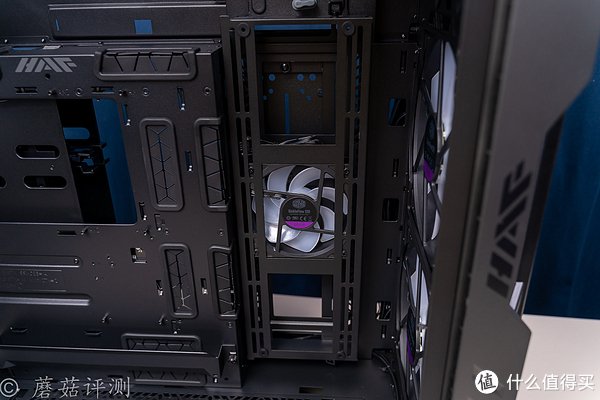空间巨大且灵活多变，免工具安装超便捷、酷冷至尊HAF700全塔机箱 评测__财经头条