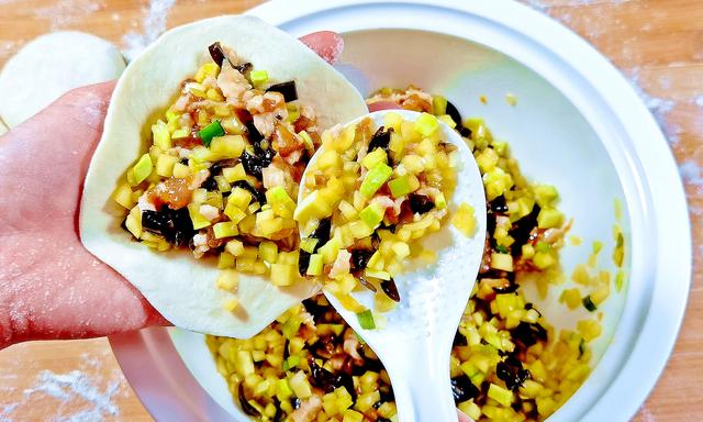 秋天，吃冬瓜南瓜不如吃它，鲜嫩营养，润燥健脾胃，蒸包子吃真香__财经头条