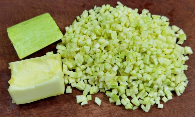 秋天，吃冬瓜南瓜不如吃它，鲜嫩营养，润燥健脾胃，蒸包子吃真香__财经头条