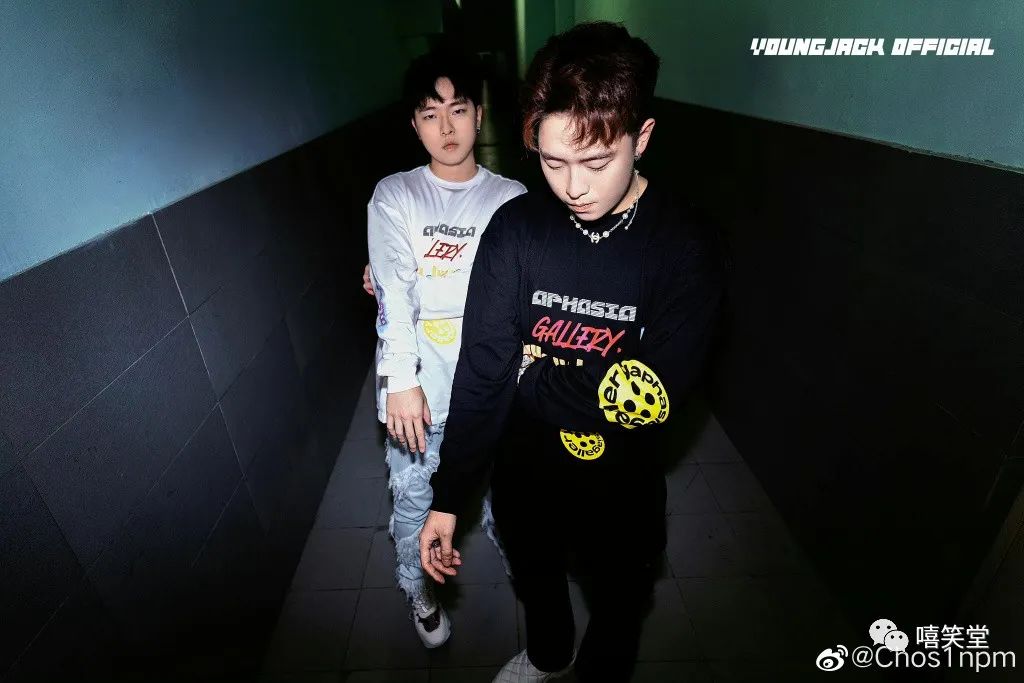 全明星阵容！PGOne晒出艾热、黄旭、小白、OB03等人上身他潮牌的照片！|艾热|黄旭|PGOne_新浪新闻