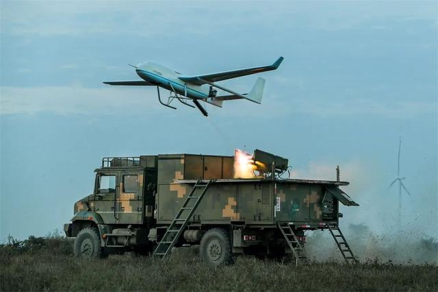 现场直击！第71集团军某旅全要素实战化演练__财经头条