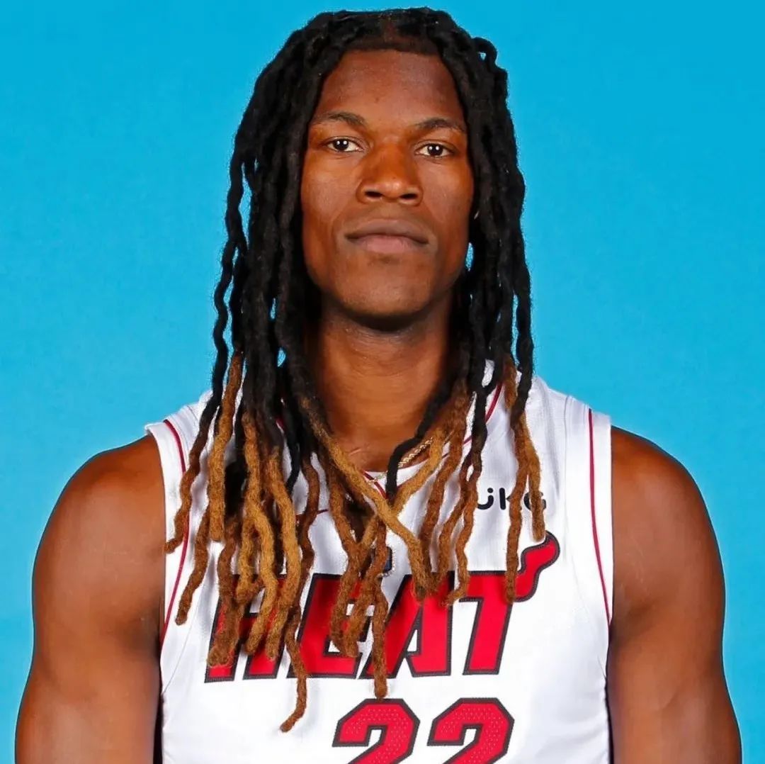 巴特勒新发型！球迷眼睛都辣哭了|吉米·巴特勒|热火_新浪新闻