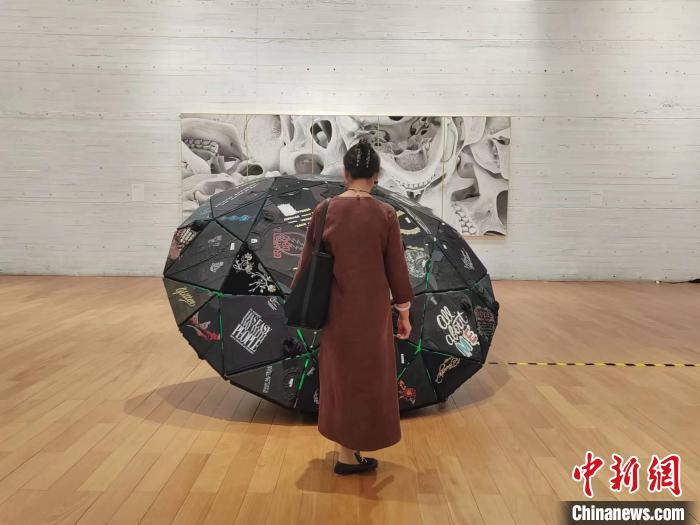 展现“她”力量 12位中国当代女性艺术家作品亮相山西太原__财经头条