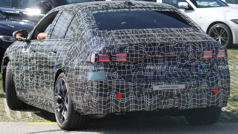 宝马i5谍照曝光 确认其中两种动力配置-新浪汽车